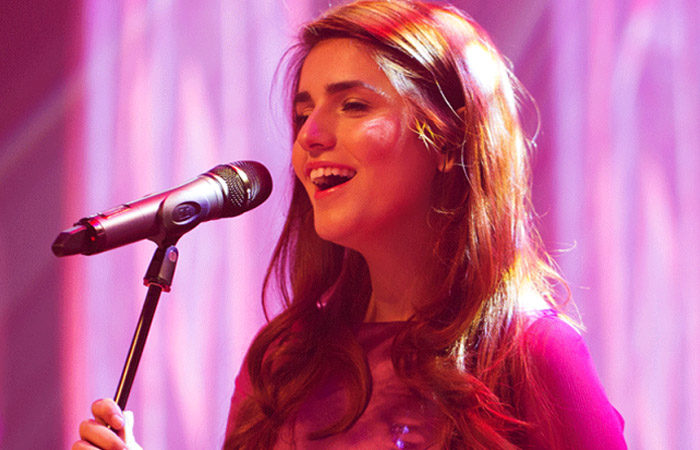 Momina Mustehsan Age, Husband, Family, Boyfriend, Height, Songs and more
